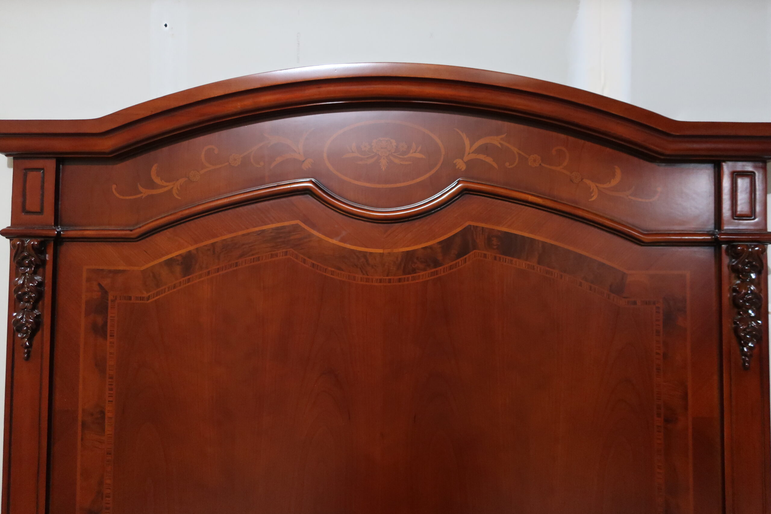 Beautiful Regal master bedroom set – Imzist