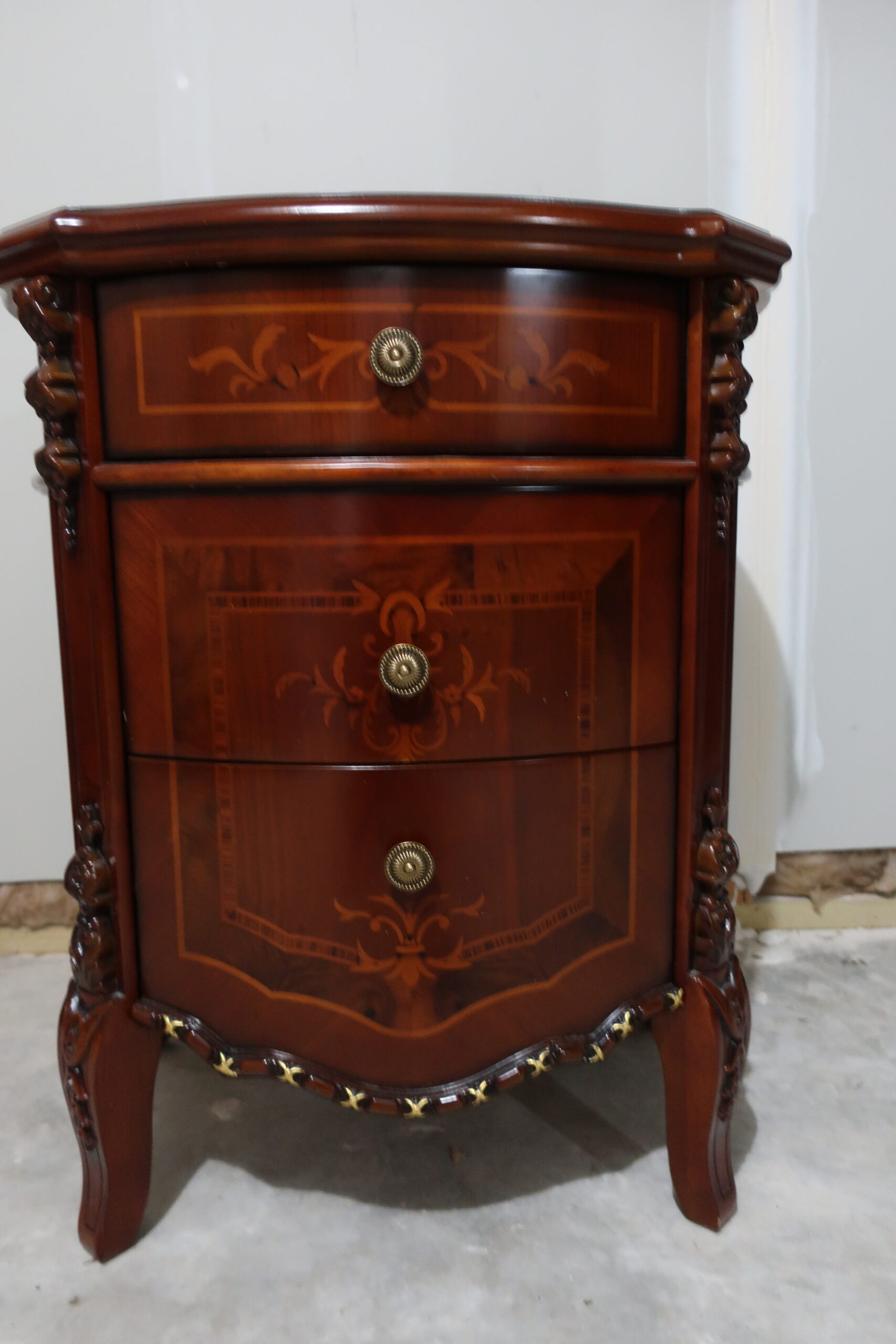 Beautiful Regal master bedroom set – Imzist